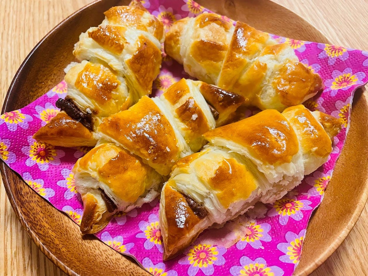 【材料2つレシピ】出来立ての手作りチョコクロが最高に美味しい！おやつにもバレンタインにもおすすめ！ | merilog.